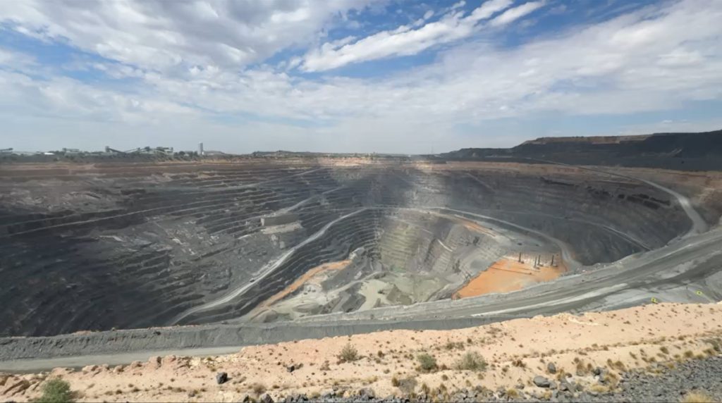 エシカルな天然ダイヤモンドの産出金額が世界最大を誇るボツワナ共和国のJwaneng(ジュワネング)鉱山と、サバースの現地研磨工場を訪問しました ...